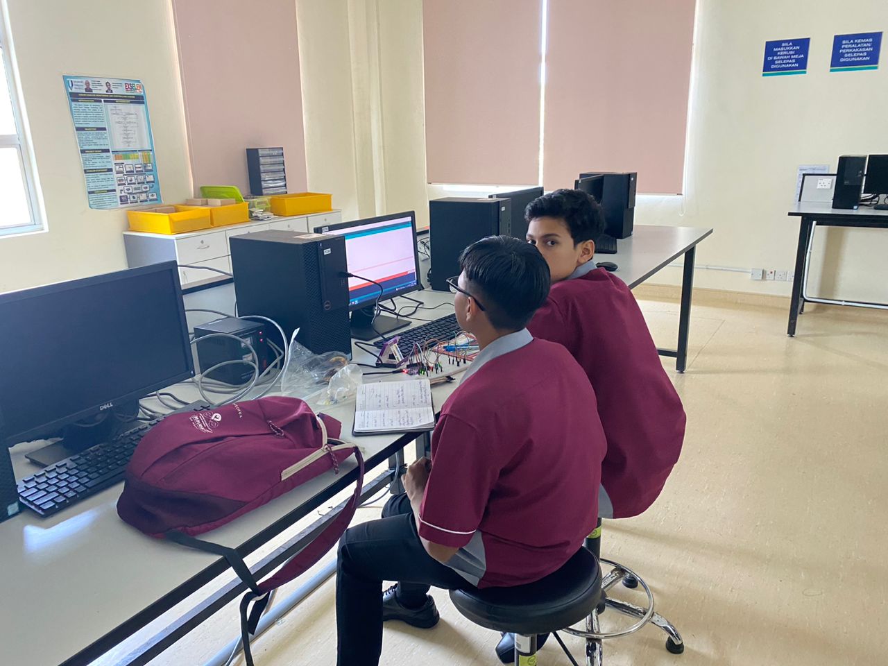 Arduino Robotics 2023/7 – SBPI Tun Abdul Razak Pekan – Ir. Dr. Nurul ... Arduino Robotics 2023/7 – SBPI Tun Abdul Razak Pekan – Ir. Dr. Nurul ...